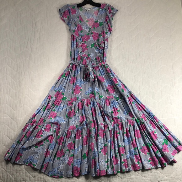 crown & ivy | Dresses | Crown Ivy Womens Dress Size 6 Floral | Poshmark